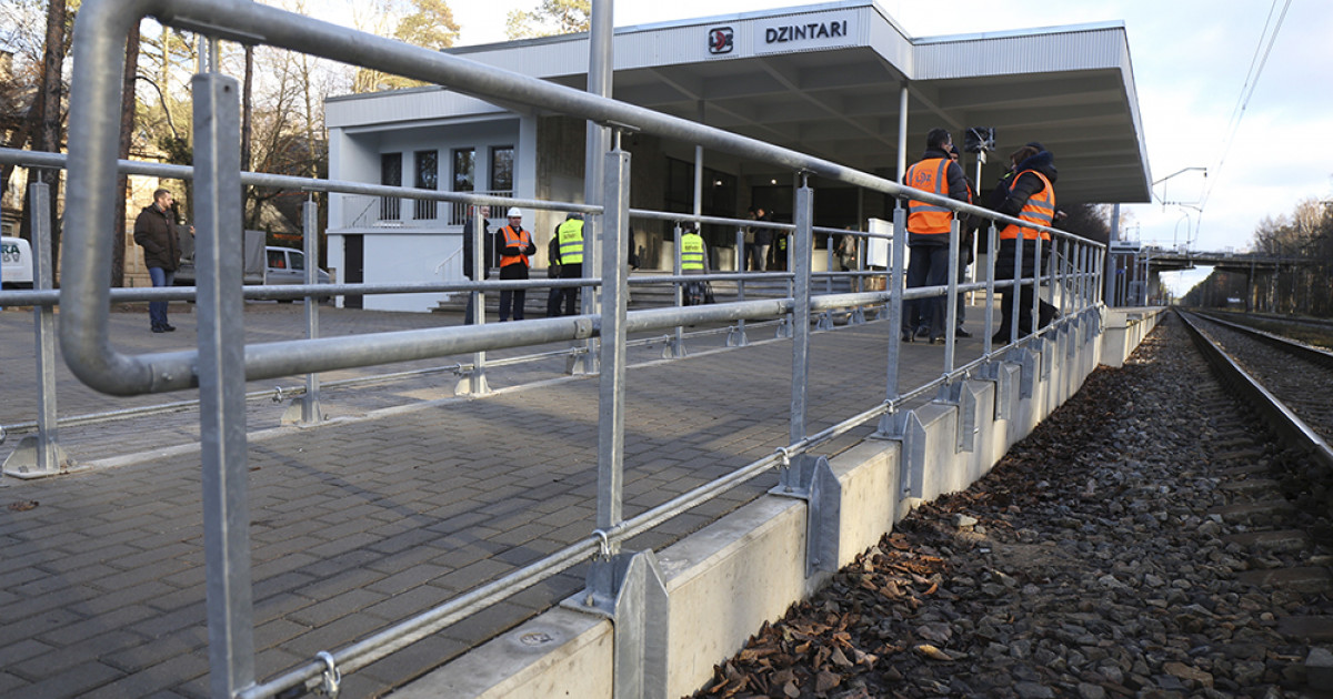 In order to ensure the continuity of railway traffic, a total of 49 ...