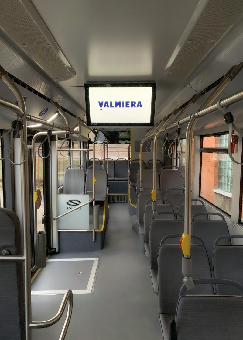 Valmierā iegādāti deviņi jauni hibrīdautobusi - ES fondi